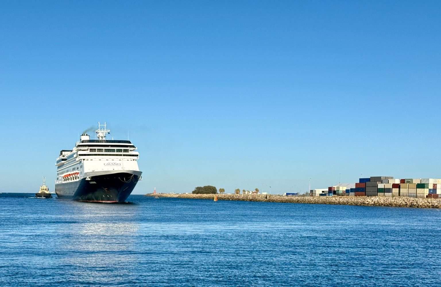 Sailing in Navy Blue: MS Zaandam Cuts Quite a Dash - Fremantle Shipping ...